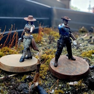 Shadow Dress / Cloak 40mm Miniature sculpted by C27 - Etsy