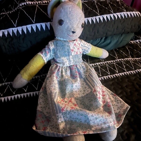 Black and White Bathing Suit, Robe, Clogs, Sunglasses and Hat for the ...