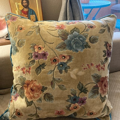 Vintage Design Ornate Floral Tapestry Throw Pillow Cover, Decorative ...