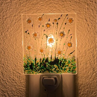 Daisies Fused Glass Night Light, Floral Glass Nightlight, White Daisy ...