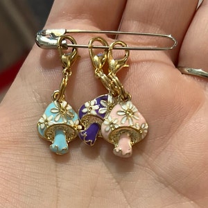 Thread Spool Huggers and Fabric Wraps 4pc and 8pc Prevents - Etsy