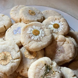 50 Pieces Food-safe Pressed Flowers Cake Decoration Flowers - Etsy