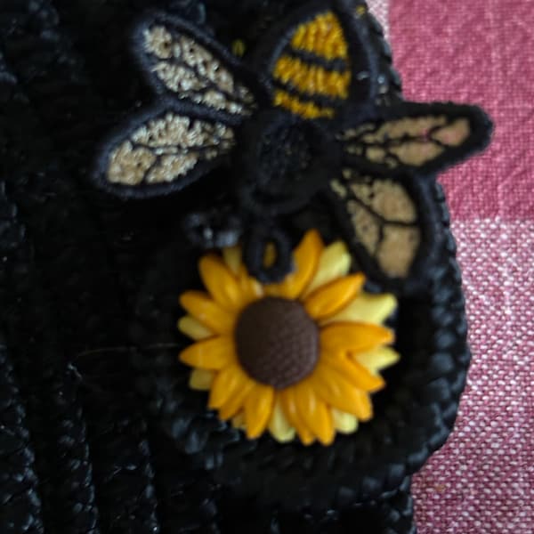 Mini Bee Embroidery Design FSL Bee Machine Embroidery Free Standing ...