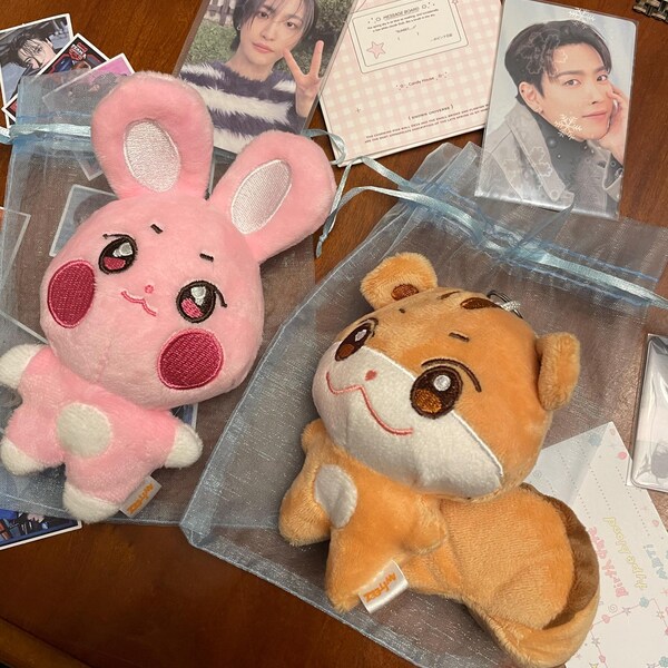 Yuqi Freak Red Rabbit Keychain Gidle - Etsy