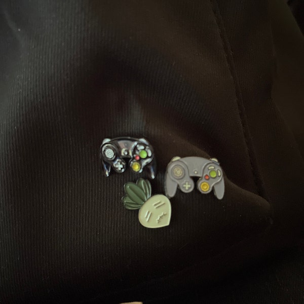 Nintendo Gamecube Controller Enamel Lapel Pin in 6 Colors - Super Smash ...