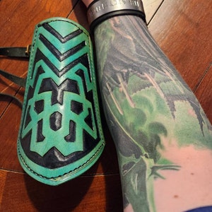 Demi Gauntlets Black Leather Hard Bridal Hand Guard Armor Renfair LARP ...