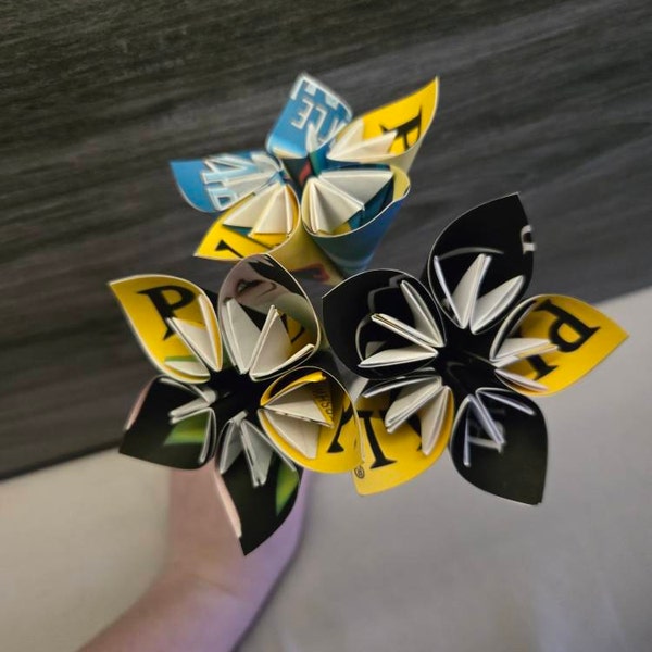 Comic Book Flower Bouquet - Marvel DC Superhero Roses - Nerd Roses ...