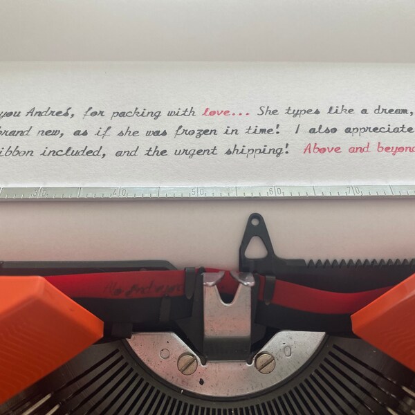 Olivetti Pluma 22 / Lettera 22 - Vintage Typewriter - New Ribbon Black ...