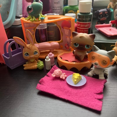 Authentic Almost Complete LPS Doggie Diner With Extra Pets and ...