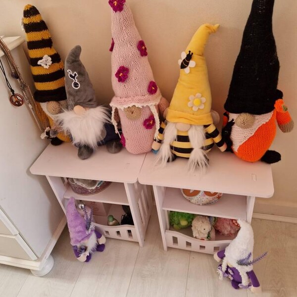 Bee Gnome Knitting Pattern: Knitted Gonk With Flowers (PDF Pattern) - Etsy
