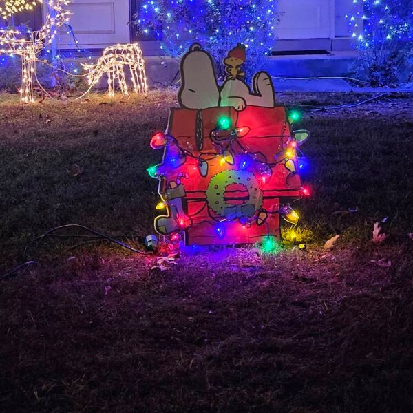 Peanuts/ Snoopy Christmas Doghouse Yard Sign With Woodstock. FREE ...
