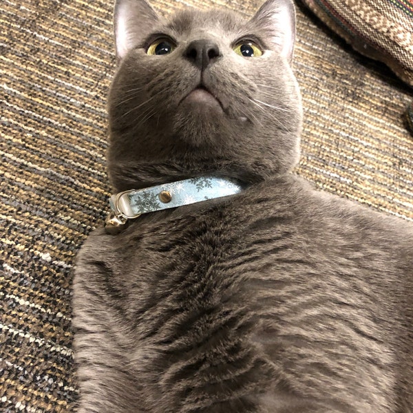 Winter Cat Collar - "snowflakes - Frosty Blue" - Light Blue Snowflake ...