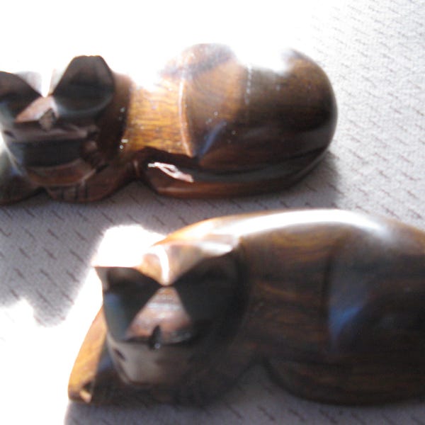 Tabletop Penguin Figurine, Wooden Emperor Penguin Carving, Handcrafted ...