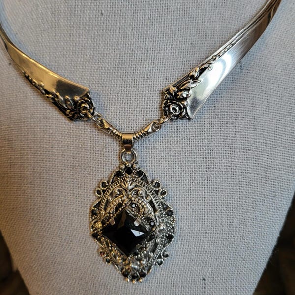 Emerald Green Crescent Moon Goddess Priestess Celtic Elven Elf Elvish ...