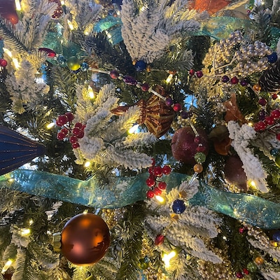 Exquisite Vintage Luxury Garland, Xl 6.5' to 7' Strand, Exceptionally ...