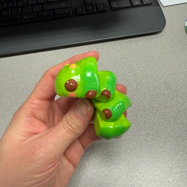 3D Printed Articulating Grub Flexi Fidget, Cute Fidget Toy, Hand ...