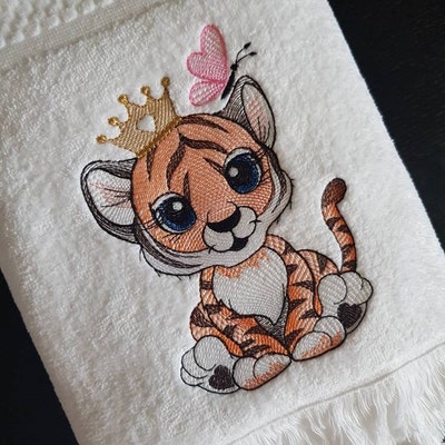 Baby Lion Machine Embroidery Design Lion King Crown 3 Sizes to Download ...