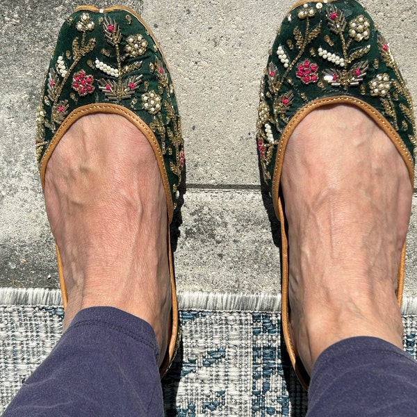 Indian Handmade Boho Style Women's Kolhapuri Flat Chappals: Trendy ...