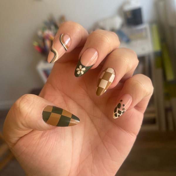 24 Pcs Floral Checkerboard Press-on Nail Set/ Almond Shape - Etsy