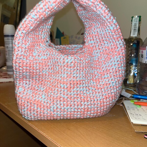 EASY Crochet Bag Pattern + Video Tutorial: Trendy Everyday Handbag ...