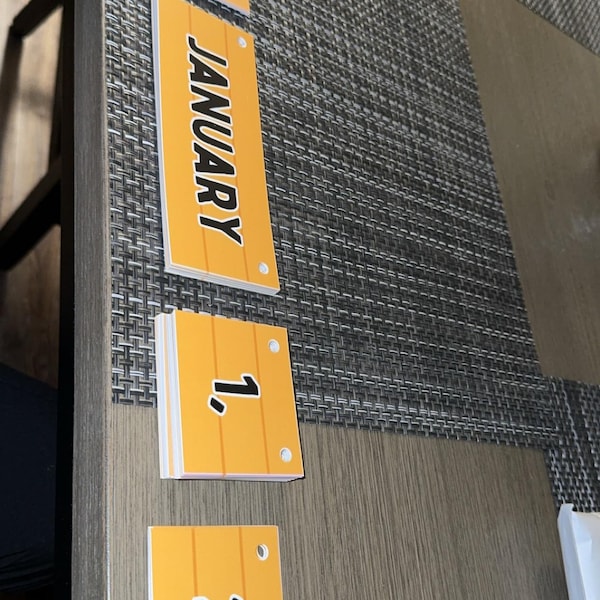 CLASSROOM FLIP CALENDAR| Daisy Classroom | Calendar Set | Classroom ...