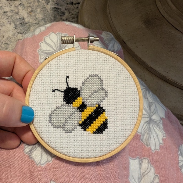 Bee Cross Stitch Pattern PDF Instant Download - Beginners Counted Cross ...