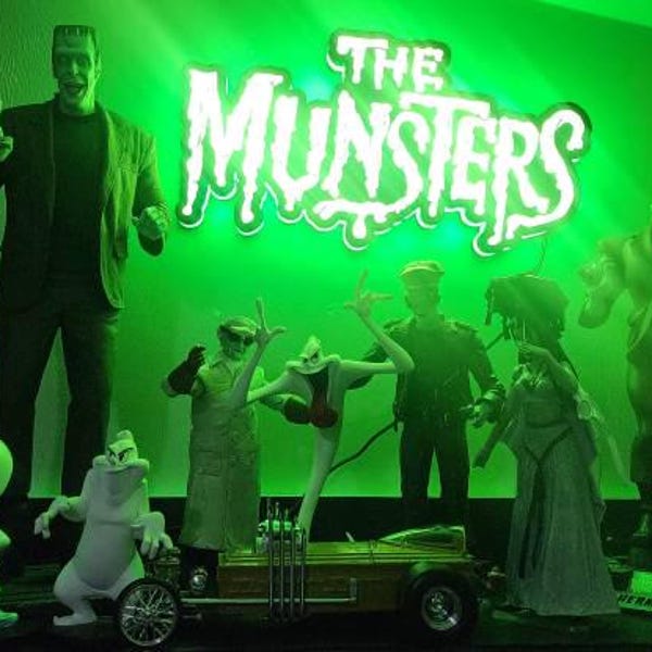 The Munsters Logo LED Lightbox | Fully Dimmable & Powered by USB - Etsy