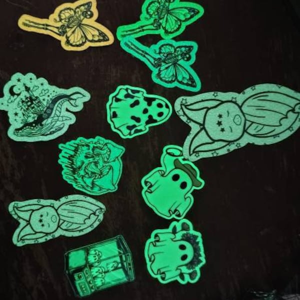 MINI STICKERS Glow in the Dark Ghostie Sticker Pack, Ghost Claw Machine ...
