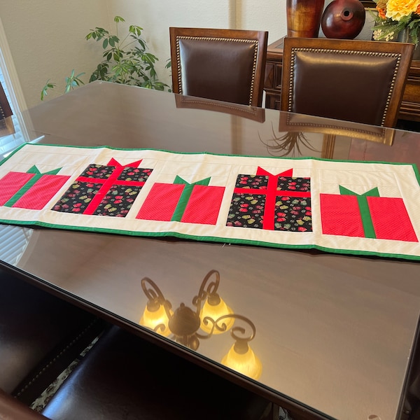 Christmas Present Table Runner - PDF Pattern - Etsy