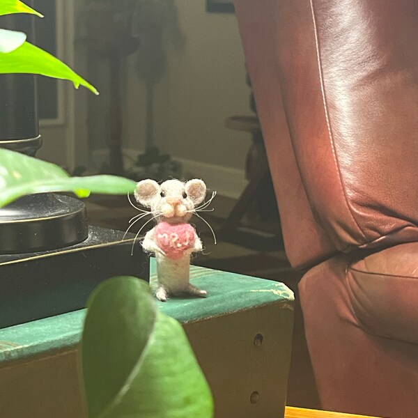 Needle Felted Valentine's Day Mouse With Heart/personalized Felted Gift ...