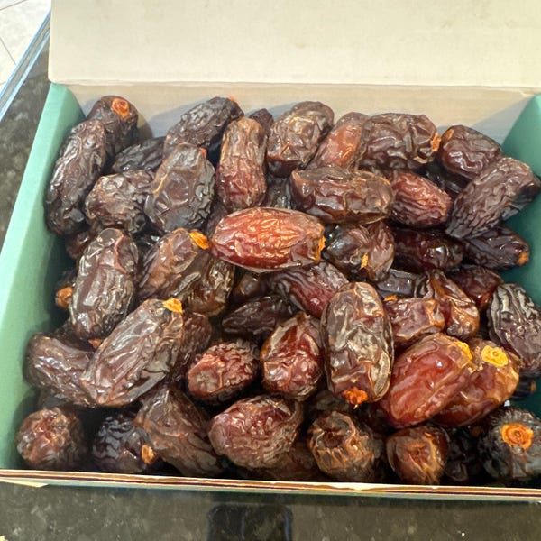 Fresh JUMBO Medjool Dates / Fresh 2024 Harvest Soft and Juicy Dates ...