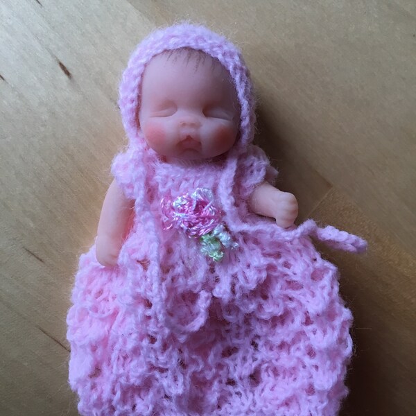 Easy to Knit Miniature Knitting Patterns for the Dolls House by Helen ...