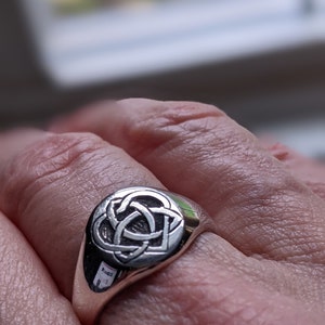 Hand Engraved Silver Leaf & Scroll Signet Ring - Etsy