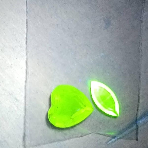 SIX Huge 14.5mm Huge Deep Cut Uranium Glass Gem Glows in Black Light UV ...