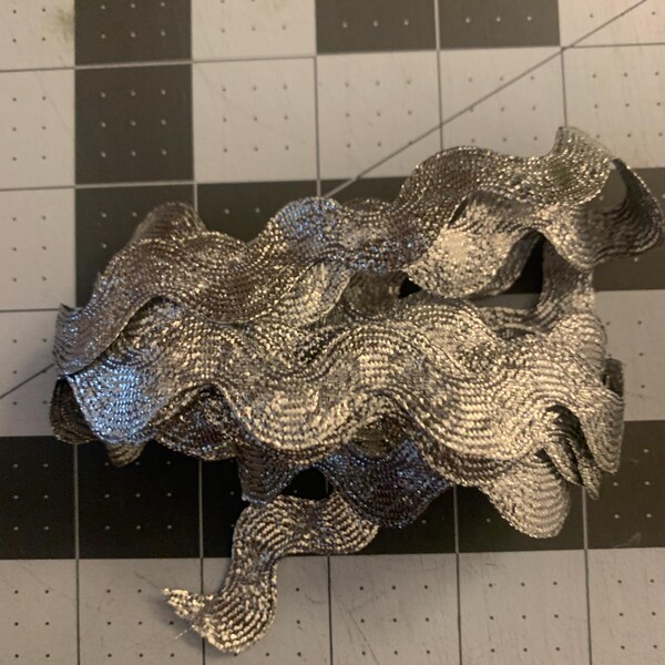 1.125 Inch Silver Metallic Ric Rac by the Yard, One and an Eighth Inch ...