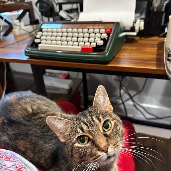 RARE FULLY FUNCTIONAL Gold Underwood Golden Touch Vintage Typewriter X ...
