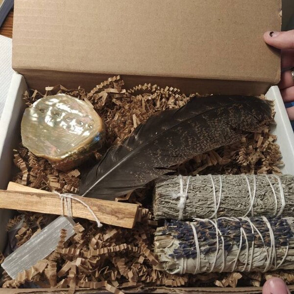 Beginner Smudge Kit Gift Box With Feather, Abalone Shell Dish, Gemstone ...