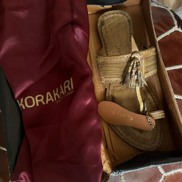 Zendaya - Elegant Traditional Indian Punjabi Sandals | Juttis ...
