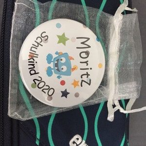 Personalisierter Button Schulkind mit Name und Superheldin für Mädchen als Geschenk zur ...