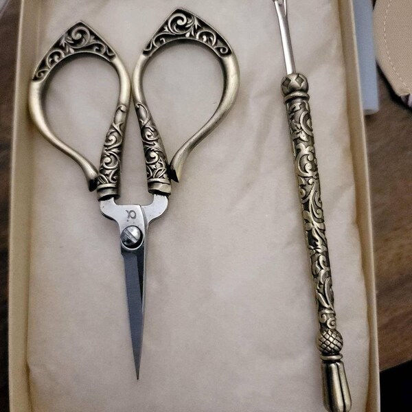 Leafy Capelet Knitting Pattern • Trailing Ivy Knitting Pattern PDF ...