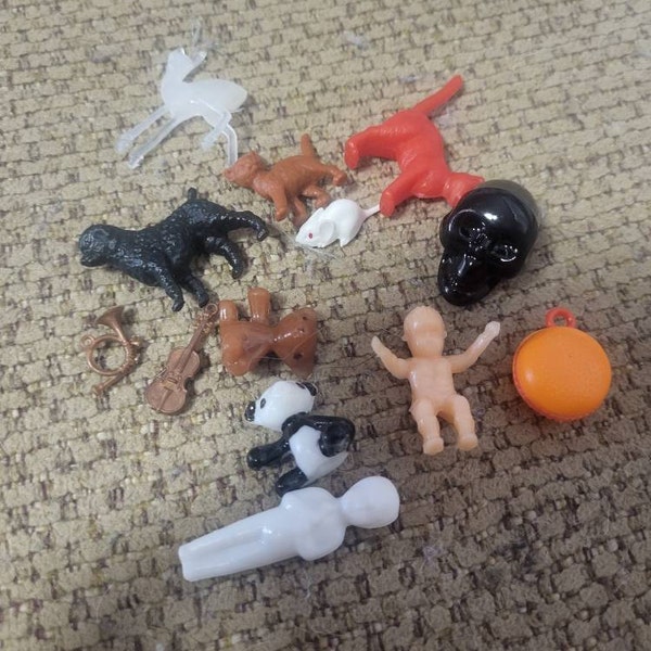 12pcs VINTAGE PLASTIC MINIATURES Mystery Mix Tiny Toys Lucky Dip Old ...