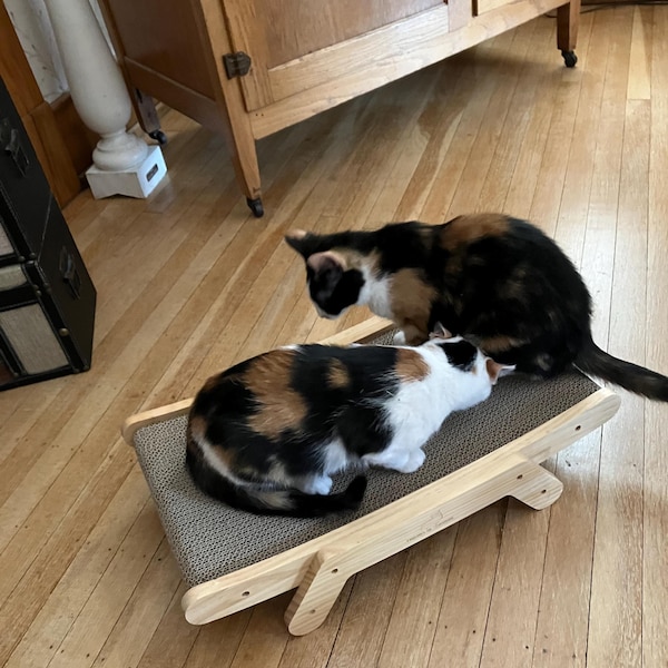 Cat Scratching Post With Recycled Cardboard Inserts - Adjustable ...