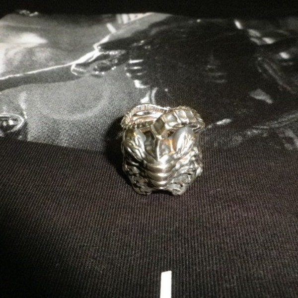 H.R. Giger Inspired , Alien Facehugger Ring, Facehugger, Chestburster ...
