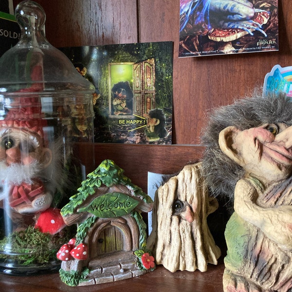 VERY RARE Walnut With Monkeys Exquisitely Detailed Carving One of A ...