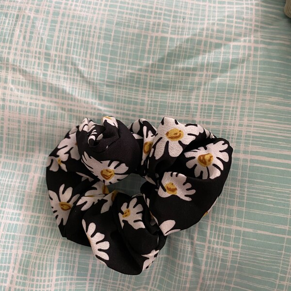 Scrunchie Set | Leaf Patterns | Hair Accessories - Etsy