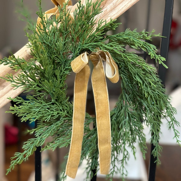 Neutral Christmas Mini Cabinet Wreaths With Ribbon, Mini Cedar Cabinet ...