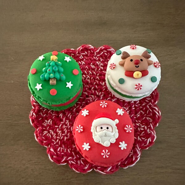 3 Fake Christmas Macaroons | Fake Santa Macaroons | Fake Rudolph ...