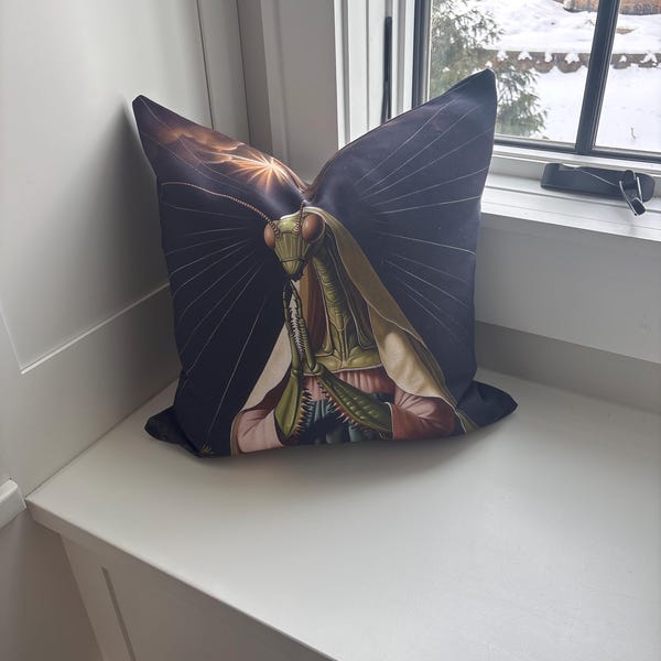 William Morris Rabbit Round Rug, White Rabbit Morris Rug, Morris Tulips ...