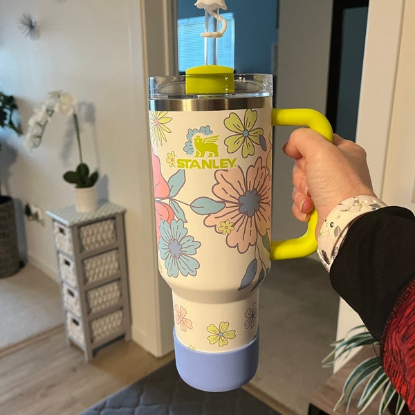 New Stanley 40oz Quencher H2.0 Flint With Hand Painted Pink Daisies - Etsy