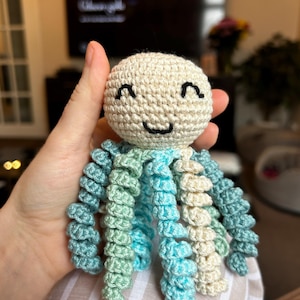 Sweet Bee NICU Snuggler Crochet Pattern, Octopus for Preemie, NICU ...